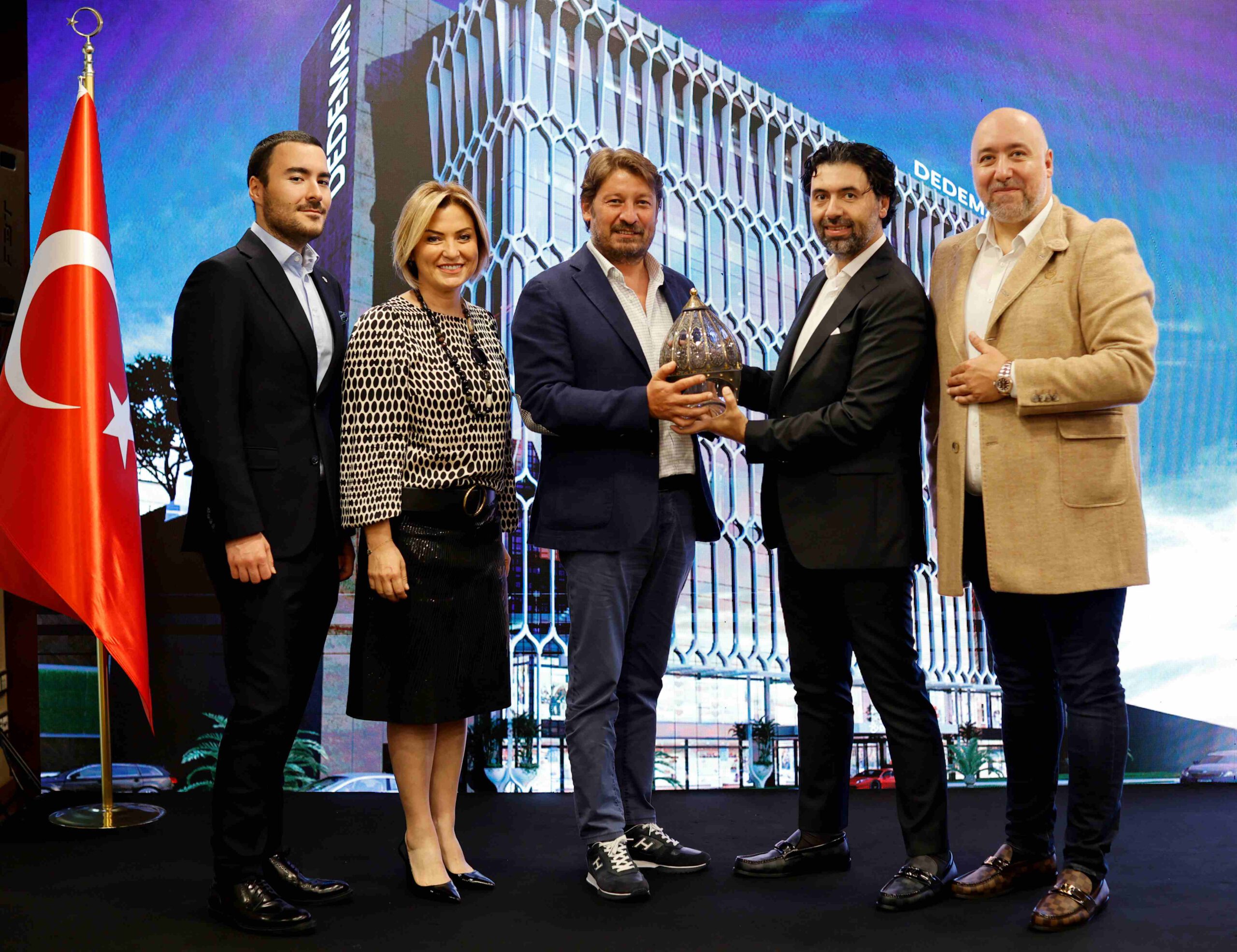 İSTANBUL’DAKİ 4. DEDEMAN OTELİ İÇİN İMZALAR ATILDI - Emlak Rotası